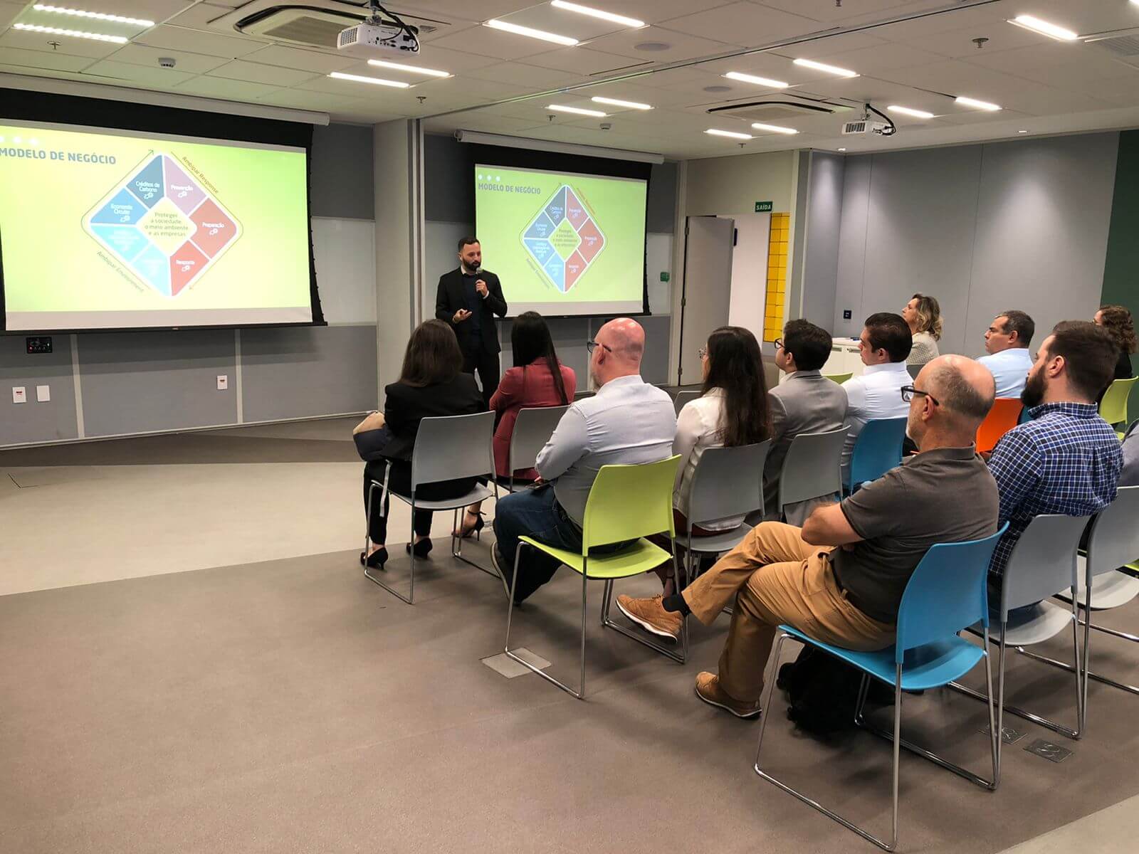 Ambipar. Líder en gestión ambiental.