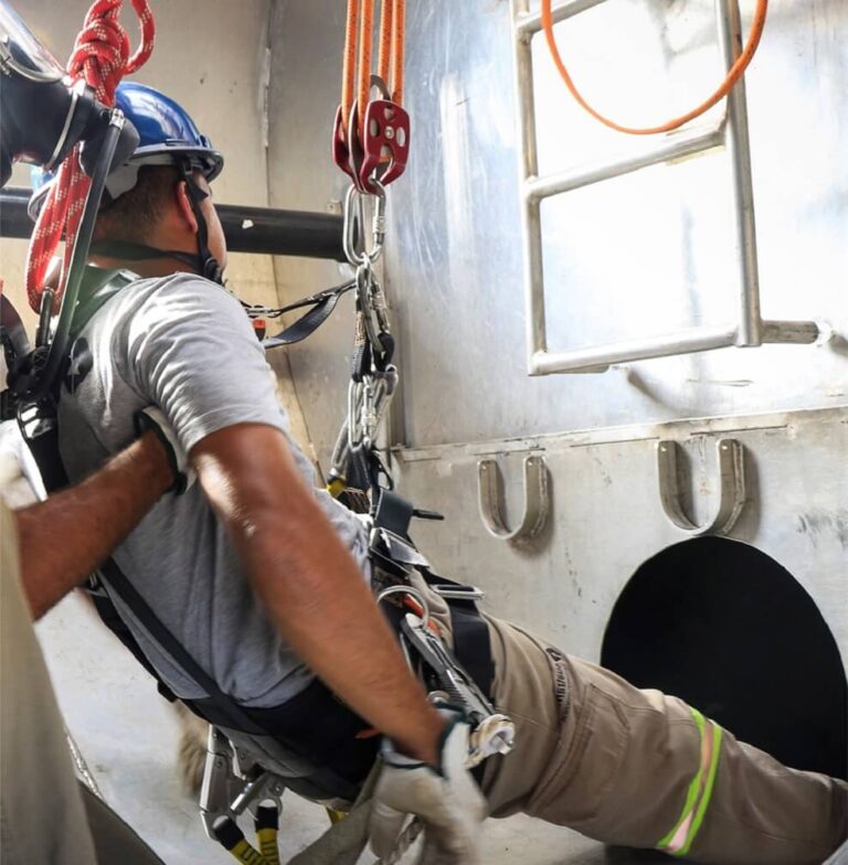 Discover Ambipar's Manual Cleaning and Confined Spaces service